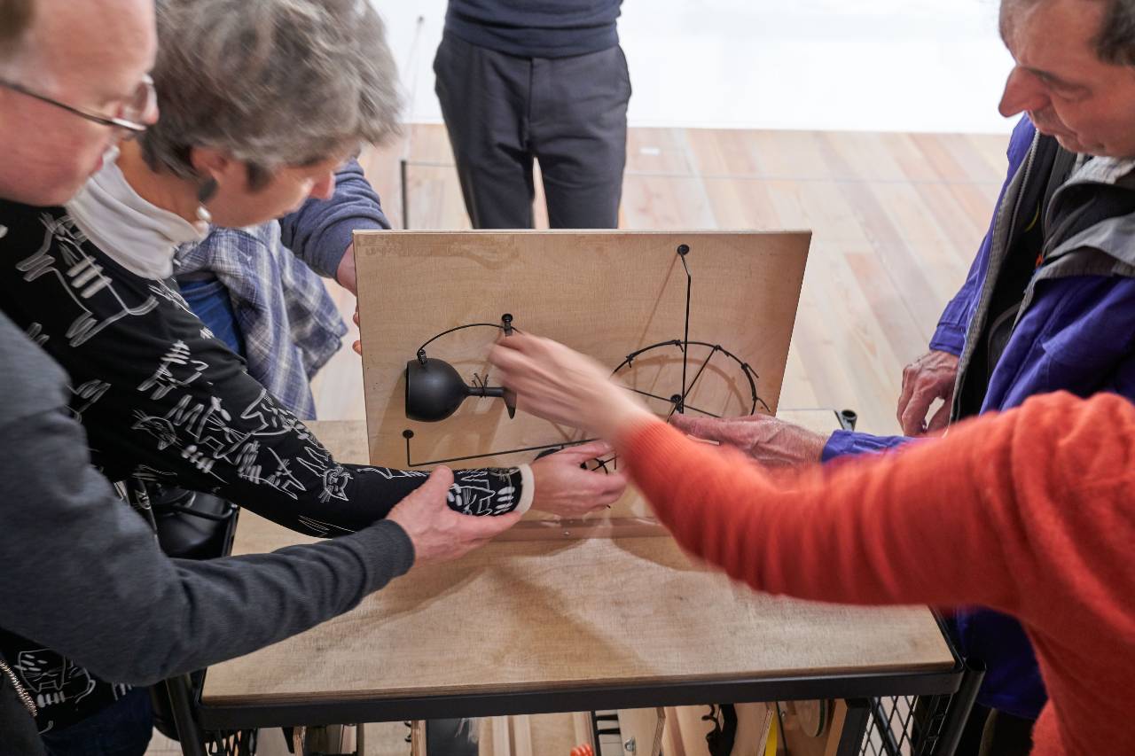 Remote tour of the Jean Tinguely collection for blind and visual ...
